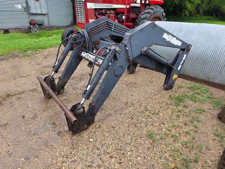 Dual 215 Loader with John Deere 4020 Mounts, Comes with Bucket and Bale ...