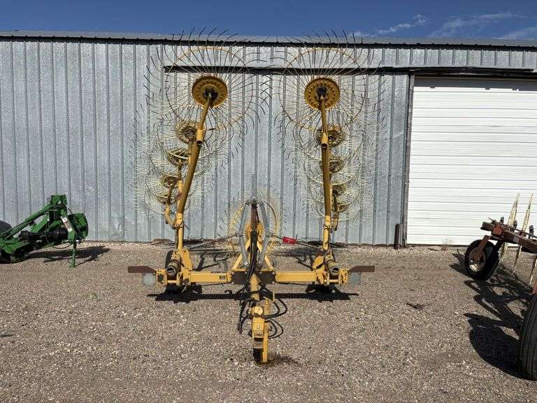 Vermeer WR22 10 Wheel Pull Type Rake, with center kicker wheel, Hyd ...
