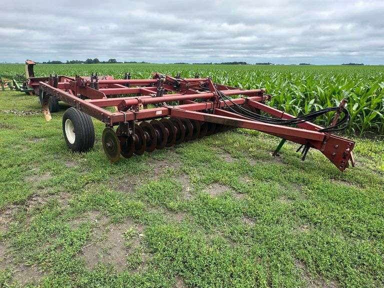 International Model 6500 Conser-Till Chisel Plow Disc Ripper, 11 Shank ...