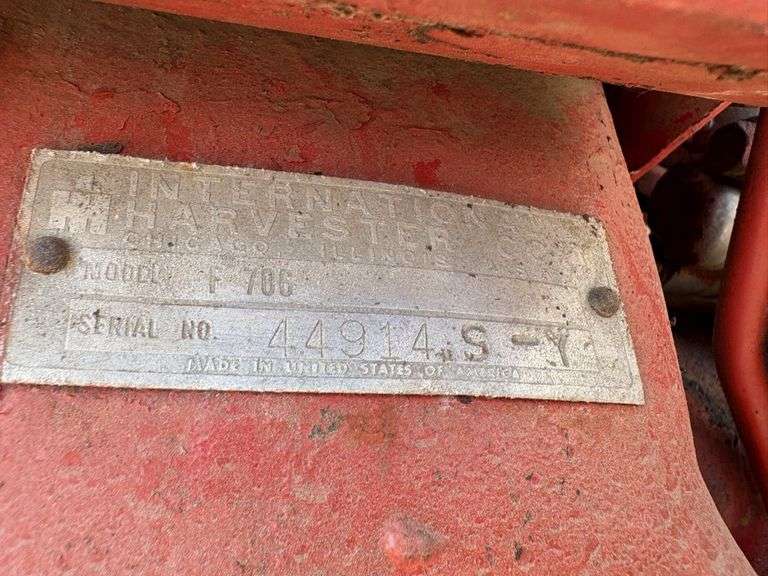 1967 Farmall 706 Tractor, 291 Gas, Fenders, 875 Original Hours, 2 Hyd ...