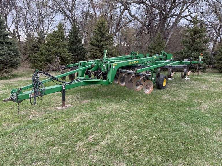 John Deere 2700 Ripper, 18’, 7 Shank, Rear Disk Leveler, 3 Bar Coil ...