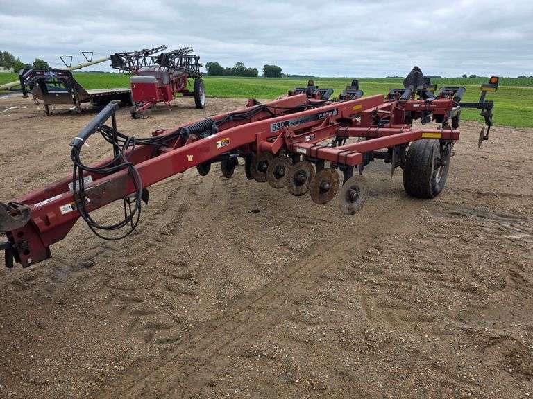 Case IH 530B Ecolo-Tiger 5 Shank Disk Ripper, No Lead Shanks, Rear Disk ...