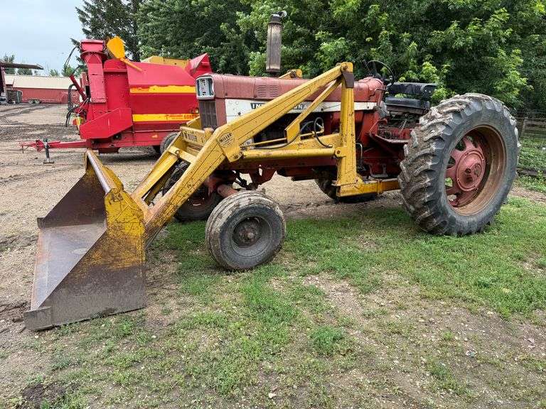 International 666 Gas Tractor with Miller Loader, 7’ Bucket, Shows ...