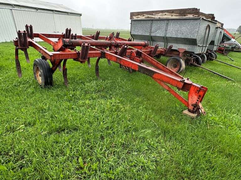 Mohawk Model 1010 - 12 Shank Chisel Plow, Approx 10’ Wide - Fragodt ...