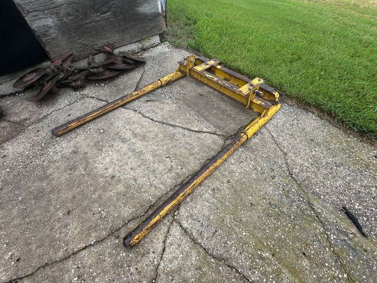 Vermeer 2pt Bale Fork for the 3 Point - Fragodt Auction and Real Estate LLC