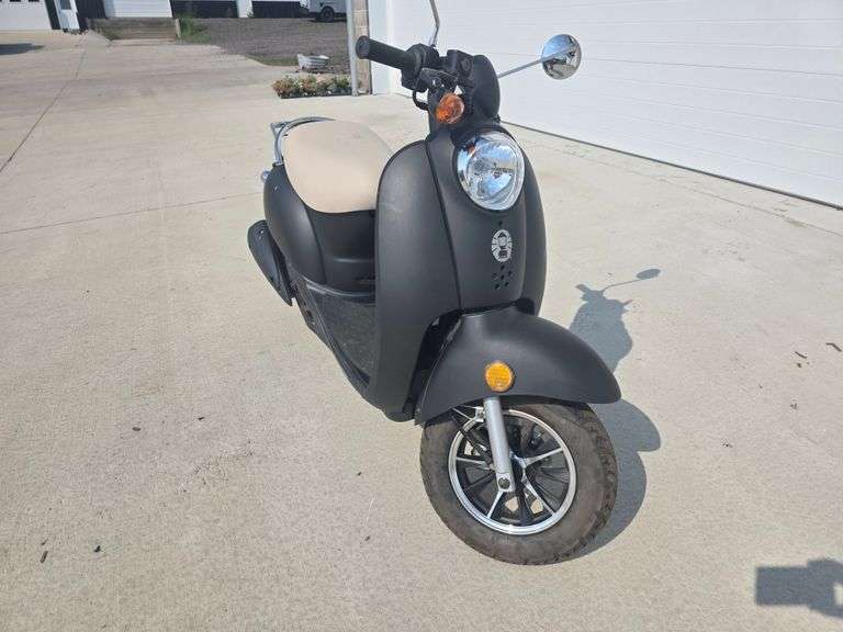 2019 Coleman JL50QT-14 Gas Powered Scooter, 1.7 Miles, Was Filled with ...