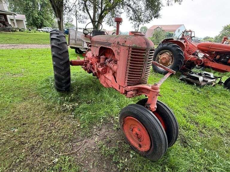 Case DC Tractor, Narrow Front, Has Not Been used for Many Years ...