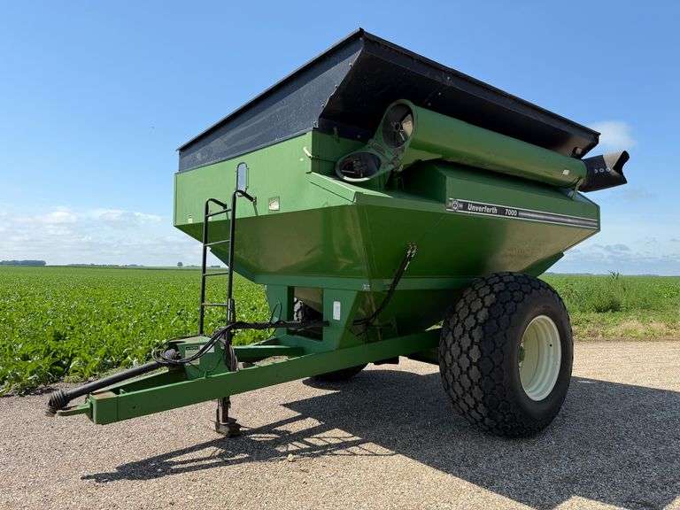 Unverferth Model 7000 Grain Cart, 1000 PTO, 30.5L-32 Tires, 14” Unload ...