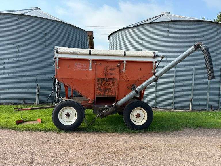Killbros 350 Gravity Box with Hydraulic Auger, Tarp, 8.25-20 Tires ...