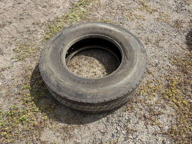 (1) Kelly KDA 11R22.5 Tire - Fragodt Auction and Real Estate LLC