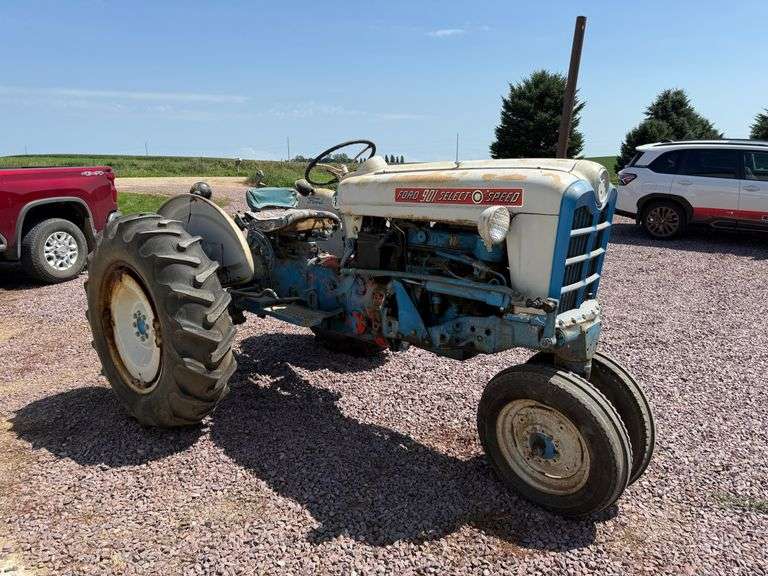 1959 Ford Model 901 Select a Speed Row Crop Tractor, 7,324 Hours, 10 ...