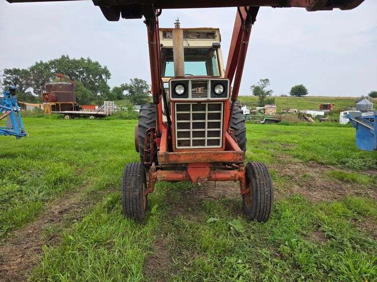 INC 966 Tractor with IHC 2350 Loader, 18.4 x 34 Rear Tires with Inner ...