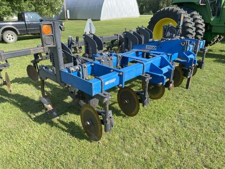 DMI 2500 3pt Mounted Ripper, 5 Shank 30” Spacing, Gauge Wheels ...