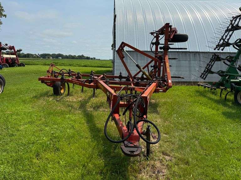 Morris Magnum CP719 19’ Chisel Plow, SN: 1668 - Fragodt Auction and ...