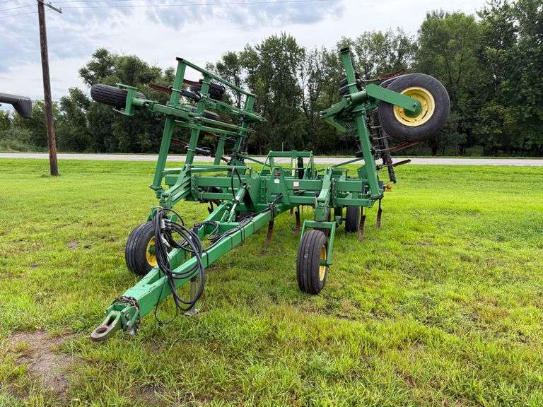 John Deere 680 Chisel Plow, 24’ with Folding Wings, Gates 3 Bar Harrow ...