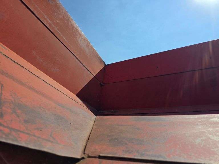 Unverferth Gravity Box on EZ-Trail Running Gear, Box SN: 13151 ...