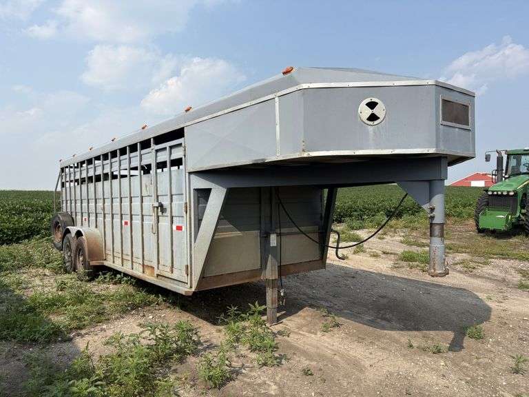 1991 Titan 5th Wheel Livestock Trailer, 6.5’x20’, Tandem Axle, with 235 ...