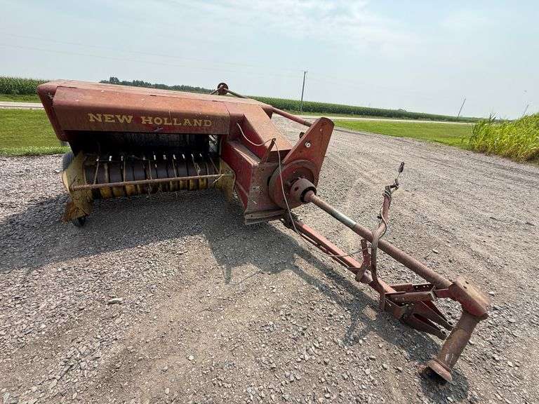 New Holland Model 271 Small Square Baler, Does Have a Broken Needle ...