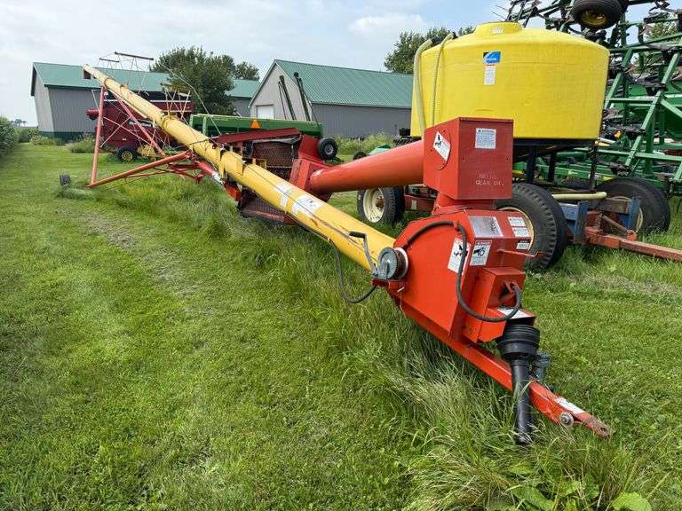 10” x 71’ Westfield Auger with Swing Hopper, Hydraulic Lift, 540 PTO ...