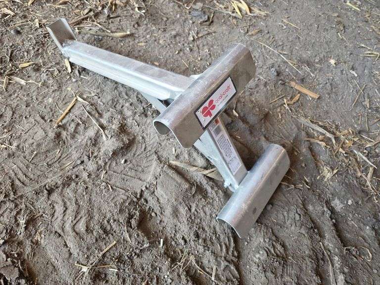 Qual-Craft Aluminum Ladder Supports, Adjustable - Fragodt Auction and ...