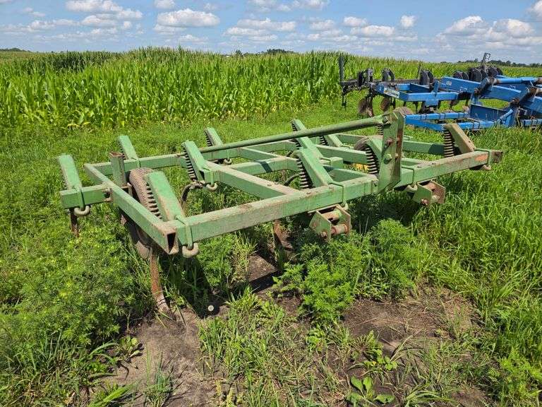 12’ John Deere 1600 Chisel Plow, 3pt, 12 Shank, Most Points Can be ...