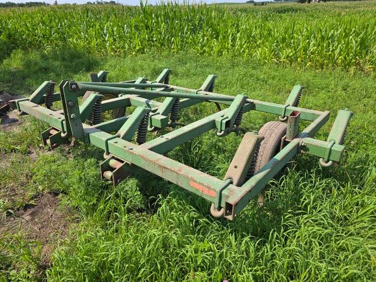12’ John Deere 1600 Chisel Plow, 3pt, 12 Shank, Most Points Can be ...