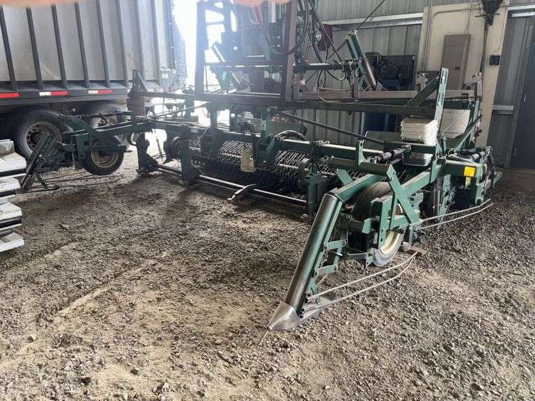 Pickett 1 Step Edible Bean Rodder/Windrower, 15’, Center Discharge, 32 ...