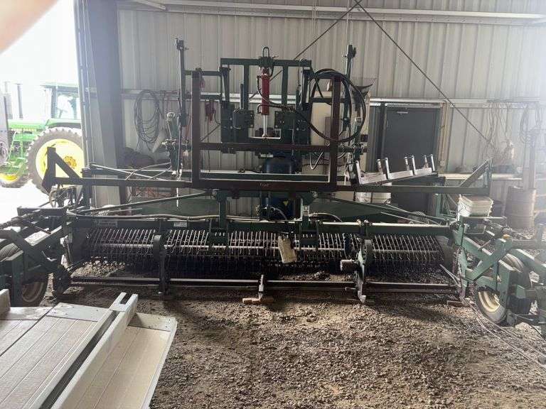 Pickett 1 Step Edible Bean Rodder/Windrower, 15’, Center Discharge, 32 ...