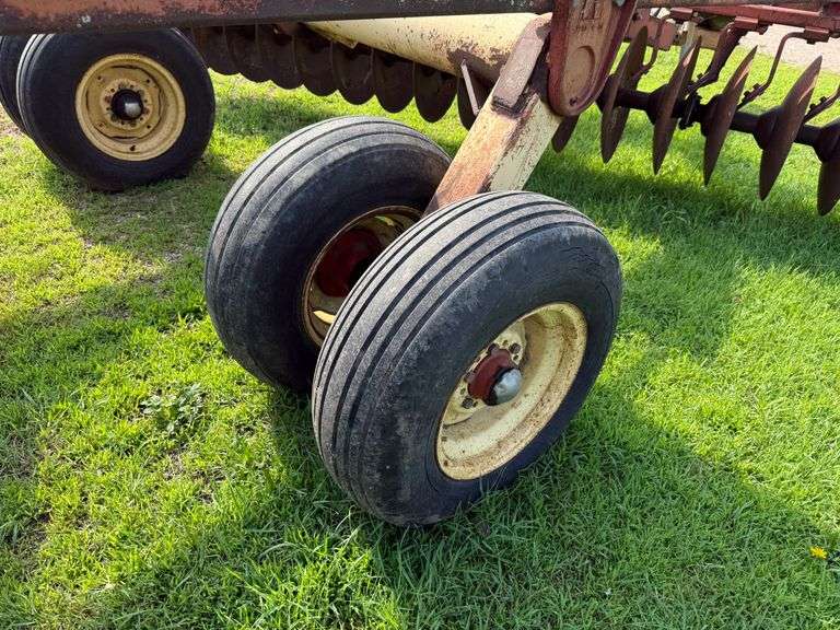 Krause 1480 14’ Offset Disk, Mud Scrapers, 23 ¼” Blades, Has Some Welds ...