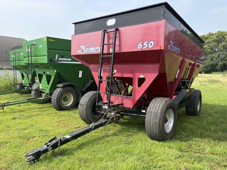 Demco 650 Gravity Box, 445/65R22.5 Tires, Ext Pole, Spring Assist ...