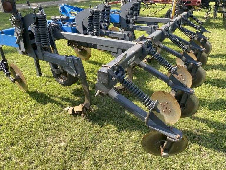 DMI 2500 3pt Mounted Ripper, 5 Shank 30” Spacing, Gauge Wheels ...