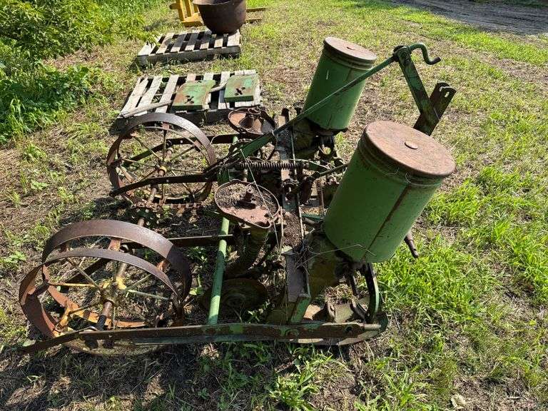 Antique 2 Row John Deere Planter - Fragodt Auction and Real Estate LLC