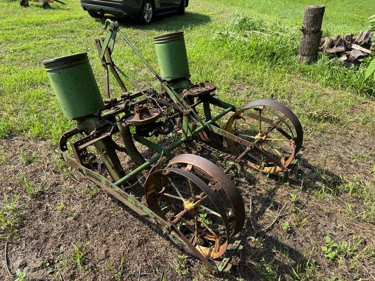 Antique 2 Row John Deere Planter - Fragodt Auction and Real Estate LLC