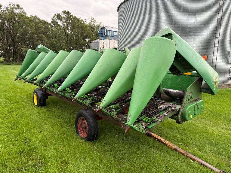 John Deere 893 Corn Head, 8R30, 1 Year Ago: New Chains, Cast Chain ...