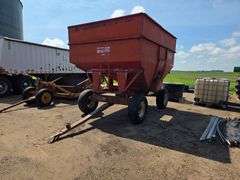 Unverferth Gravity Box on EZ-Trail Running Gear, Box SN: 13151 ...