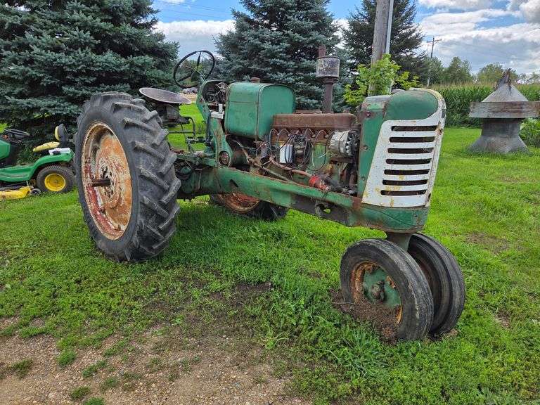 Oliver Narrow front tractor 13.6x38" rear tires 5.50x16" front tires ...