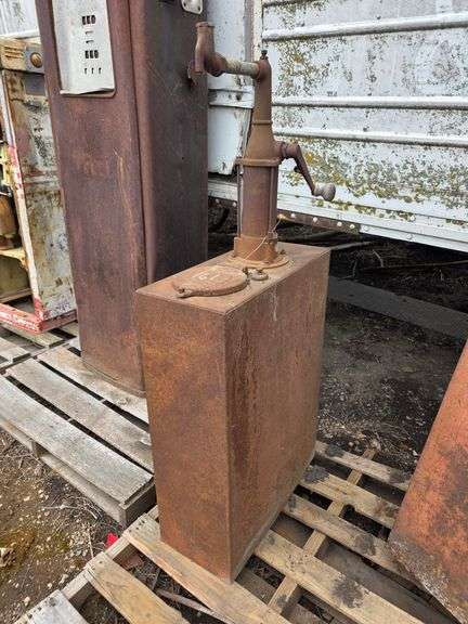 Bulk Oil Container - Fragodt Auction and Real Estate LLC
