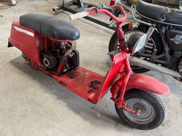 Early 60’s Cushman Scooter, Engine is Loose, Ran When Parked Approx 25 ...