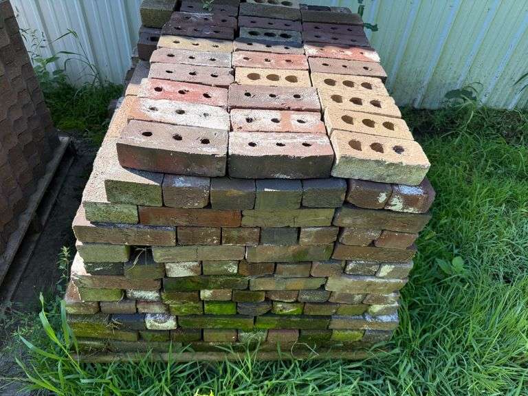 Pallet of Conventional Bricks, Buying All for One Money - Fragodt ...
