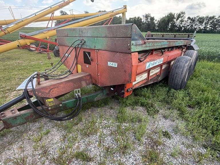 New Idea Model 245 Tandem Manure Spreader, Slop gate, Wood Floor, 16.5 ...