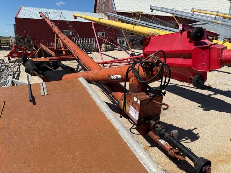 10” x 60’ Mayrath Auger with Swing Hopper, Hydraulic Lift, 540 PTO ...