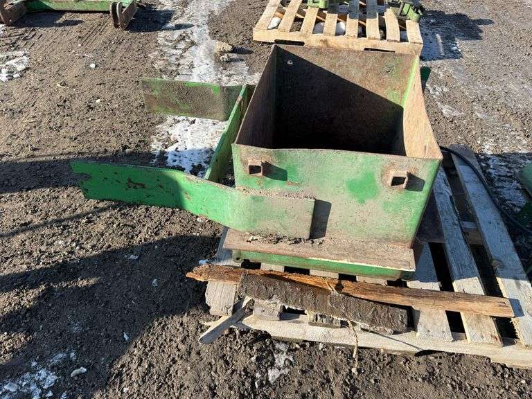 Front End Rock Boxx of a John Deere Tractor - Fragodt Auction and Real ...