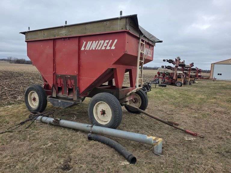 Lundell Seed Wagon with Hydraulic Auger, Good Tarp and Tires, Split ...
