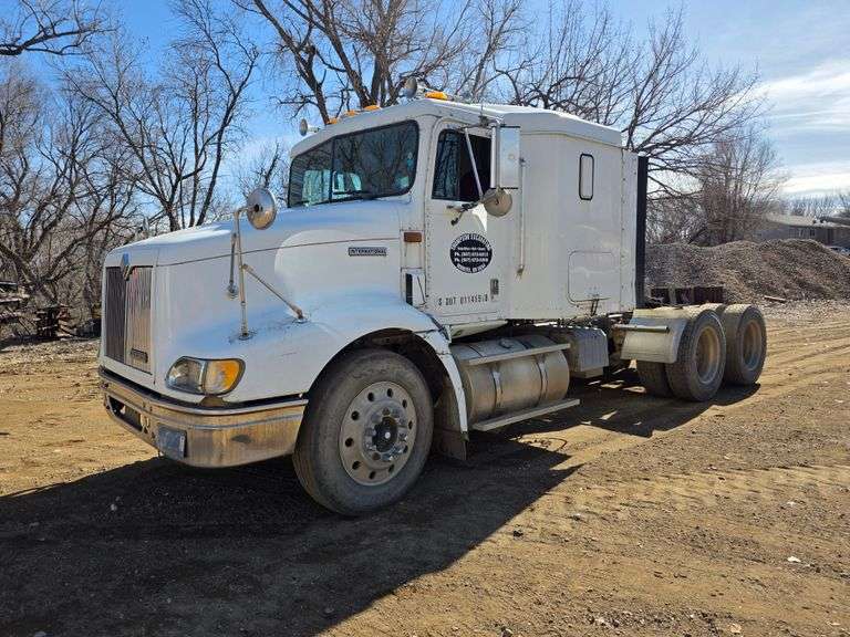 1997 International 9200 Semi with Sleeper, Single Line Wet Kit, M11 ...
