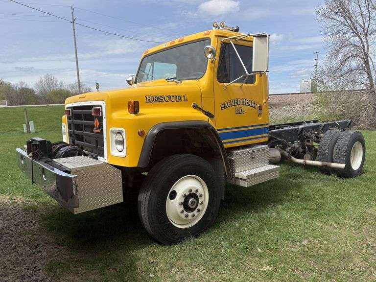 1988 International 1854 Single Axle Truck, Cab/Chassis, DT466 Diesel ...