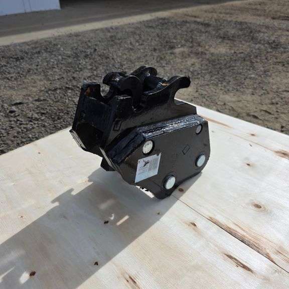 Semi-Automatic Quick Coupler (New/Unused) - Fast Bid Auctions, LLC