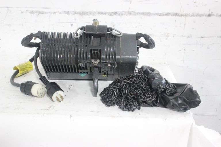 R&M Stagemaker SR5 1/2 Ton Chain Hoist w/ 80' Chain - Joseph Finn Co., Inc.