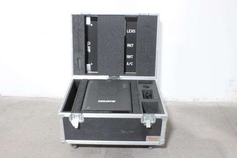 Christie LHD700 7,000 Lumens 3LCD Projector w/ Mounting Hardware ...