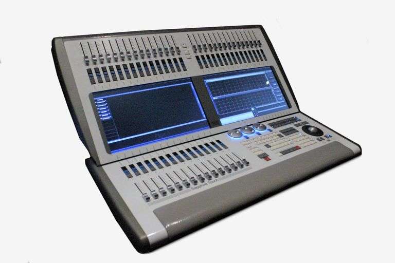 Avolites Sapphire Touch Lighting Control Console w/ 16 Universes & 45 ...