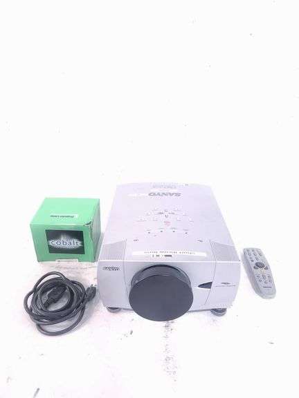 Sanyo 5 Pro Xtrax 3500 Multiverse Projector in hard rolling case w ...